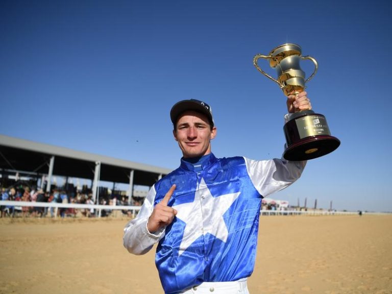 Clayton Gallagher The Star At Birdsville | Racing Online