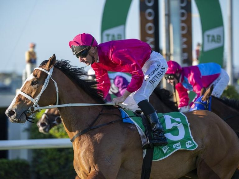 Famous Silks Shine In Group 3 Sapphire Stakes | Racing Online